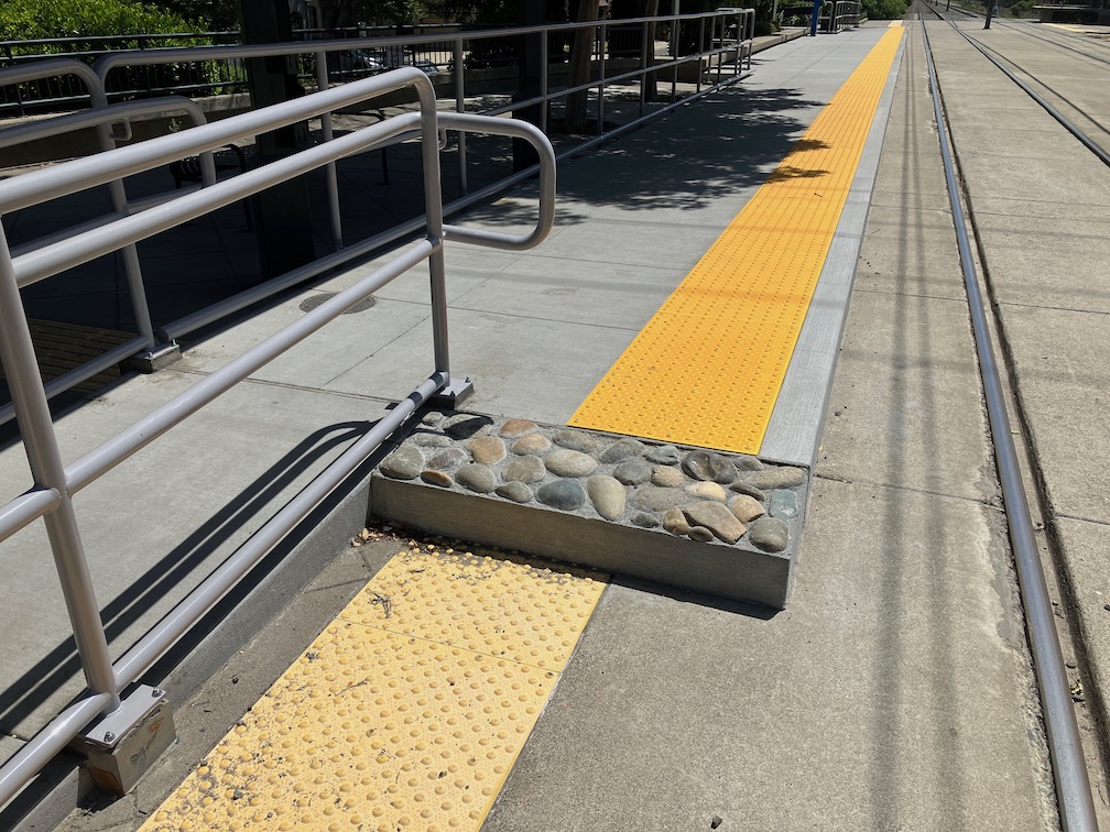 SacRT light rail platform flaws – Sacramento Transit Advocates and ...