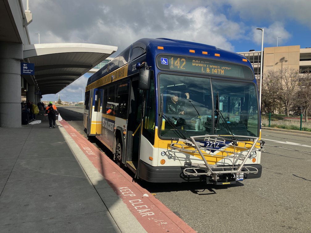 bus service to Sacramento airport – Sacramento Transit Advocates and ...